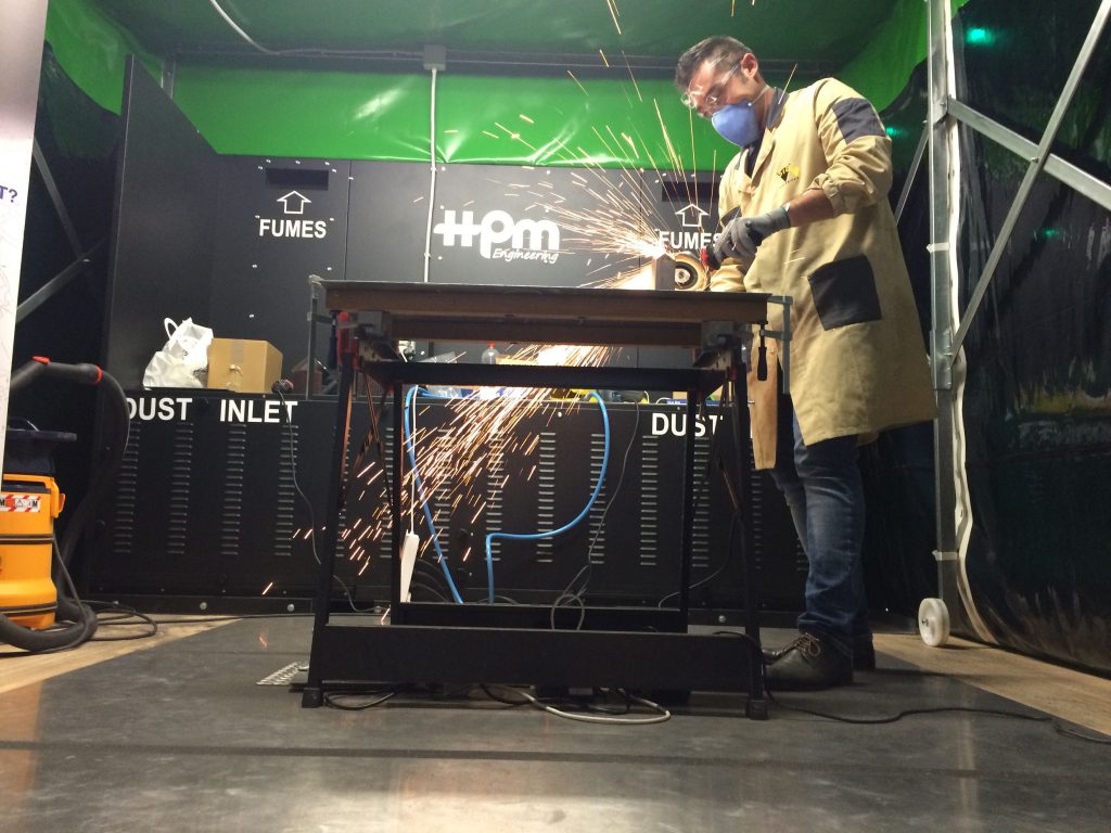 Welding and grinding booth with extendable telescopic cover - Gamma ...